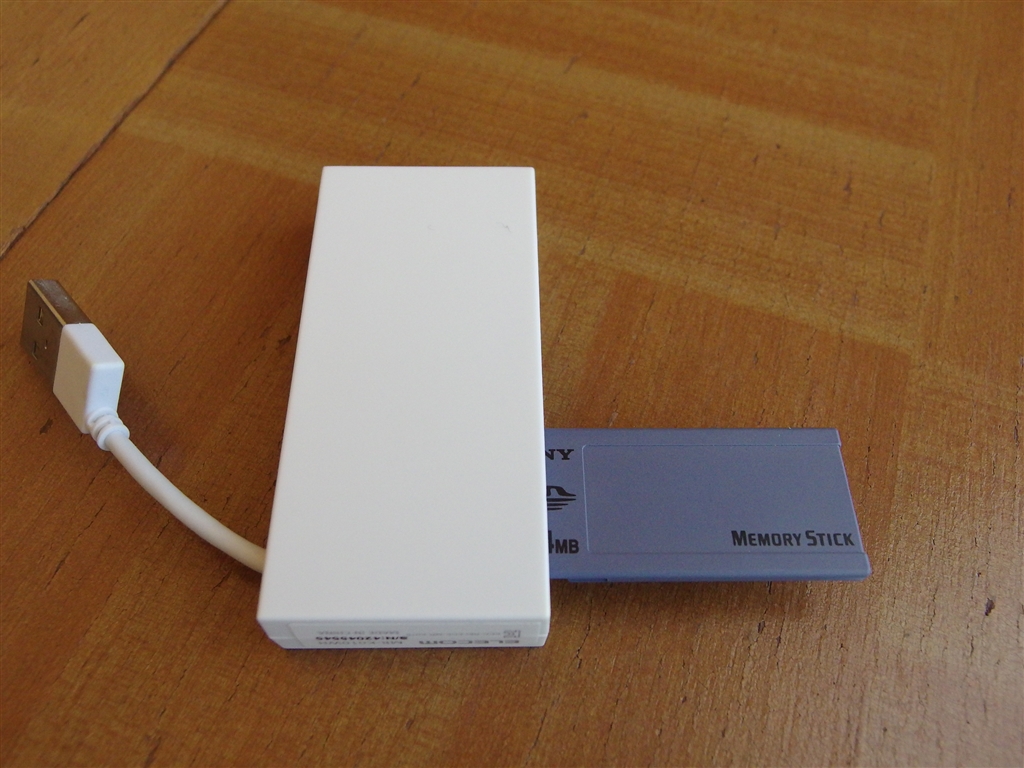 価格.com - 『転送速度も問題ありません』エレコム MR-K010WH [USB 53in1 ホワイト] 猫の名前はシロちゃんさんのレビュー・評価投稿画像・写真「頻繁に使ってますが、一度も ...