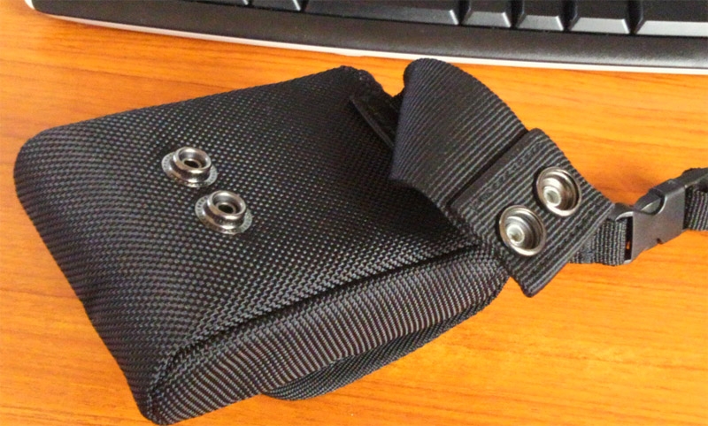 価格.com - 『ベルトへ固定するテープが、ポーチ背面に付いてます』エレコム DGB-056BK [ブラック] しんいちろーさんのレビュー・評価投稿画像・写真「こんなもんかな」[212821]