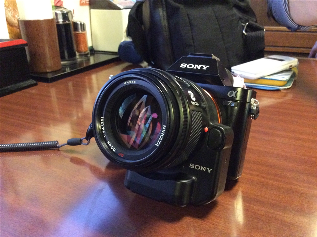 価格.com - 『ミノルタオールドレンズ、la-ea4を付けるとかっこ悪い』SONY α7S ILCE-7S ボディ 写真初心社畜さんのレビュー・評価投稿画像・写真「夜行性の外車」[235486]