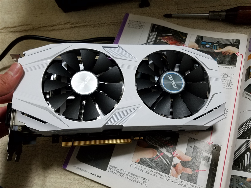 価格.com - 『デュアルファン搭載。全体的に白を基調としたデザインです。』ASUS DUAL-RX480-O4G [PCIExp 4GB ...