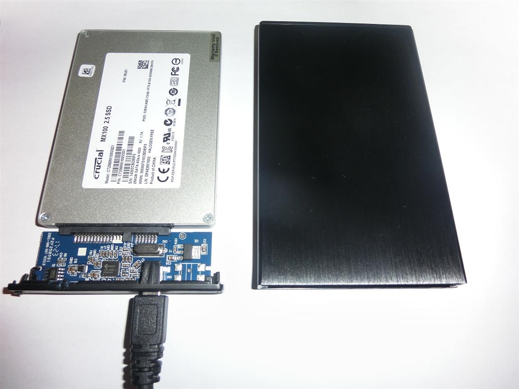 価格.com - 『MX100装着時の長さ比較』AINEX HDE-06 [ブラック] Jetskyさんのレビュー・評価投稿画像・写真「PS4の外付けSSDのケースとして」[425339]