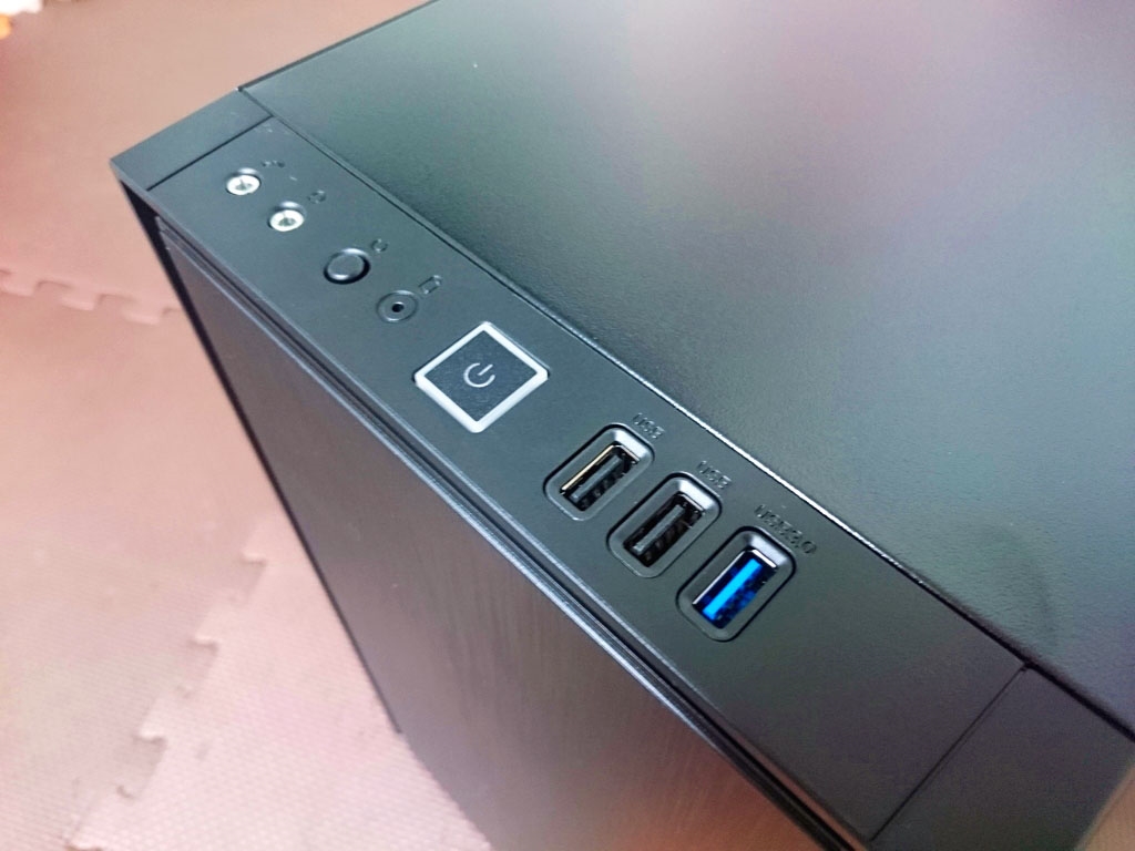 価格.com - 『ポートはこんな感じ』Thermaltake Versa H17 CA-1J1-00S1NN-00 でんしろうさんのレビュー ...