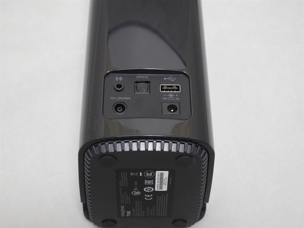 価格.com - 『R側スピーカーに電気回路を内蔵。端子のご参考に。』CREATIVE T100 SP-T100-BK 鴻池賢三さんのレビュー・評価投稿画像・写真「光デジタルやファイル再生も ...