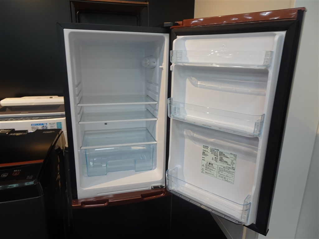 価格.com - 『冷蔵室』アイリスオーヤマ IRSE-H16A-B [ブラック] 神野恵美さんのレビュー・評価投稿画像・写真「小世帯用でも見た目も機能、容量も妥協しないコスパ抜群の冷蔵庫 ...