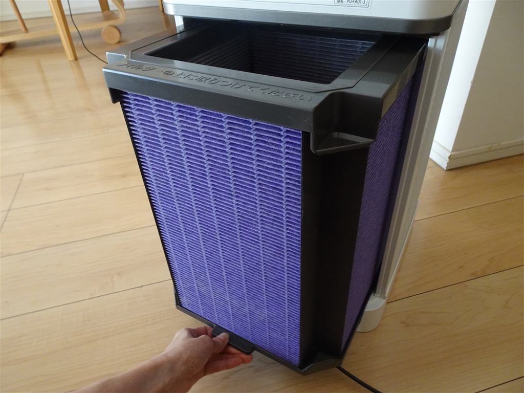 価格.com - 『トレイを引き出すように出し入れでき、触れずに交換可能な4面フィルター』象印 PU-AA50 神野恵美さんのレビュー・評価投稿画像・写真「象印が真面目に作った平凡そうに見えて ...