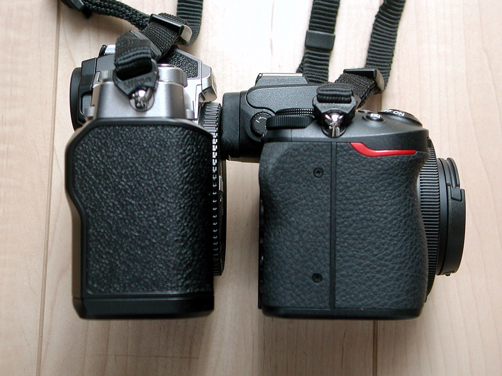 価格.com - 『Z fc-GR1装着のZ fc / Z 50 側面比較』ニコン Z fc-GR1 [ブラック] うさらネットさんのレビュー ...