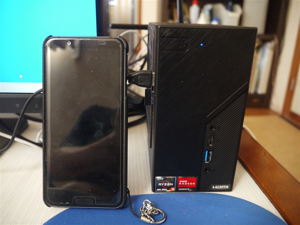 価格.com - 『スマホと大きさ比較』ドスパラ mini Regulus II AR5 Ryzen 5 PRO 4650G/メモリ16GB/NVMe SSD 250GB K/09651 ...