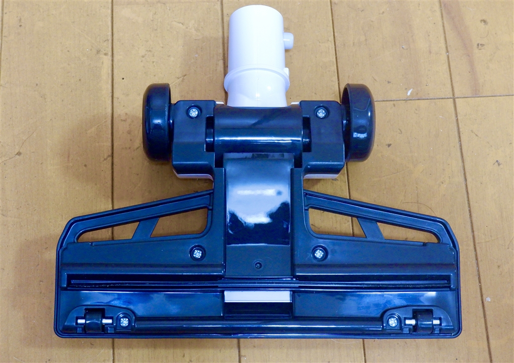 価格.com - 『ヘッド裏側。ブラシのない珍しいタイプ。』ツインバード TC-E124SPW [スペシャルホワイト] 多賀一晃さんのレビュー・評価投稿画像・写真「パワーをすごく感じさせる ...