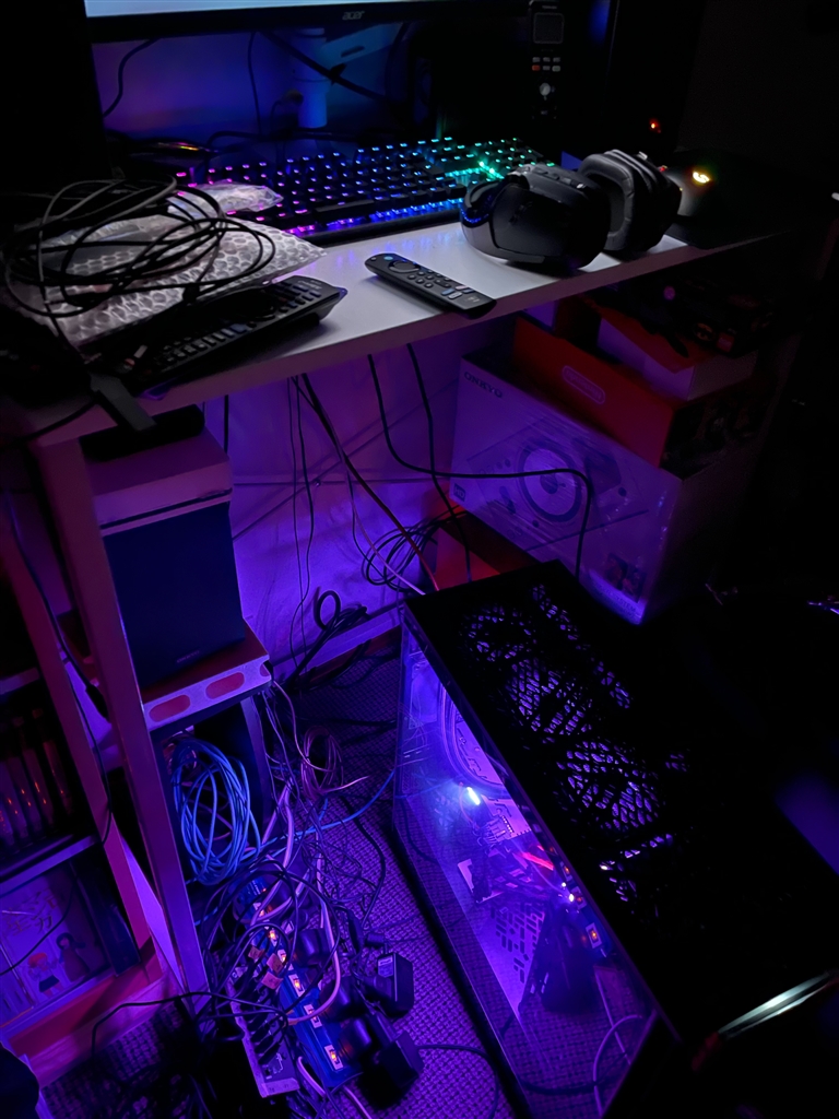 価格.com - 『仮置きで起動した状態。LEDで光る物は簡易水冷キットのファンとマザーボードのみ。』Fractal Design ...