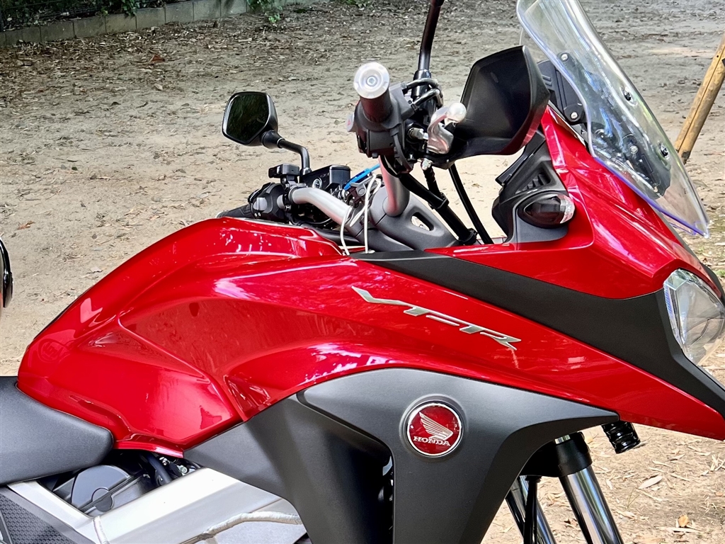 価格.com - 『エンブレム換装』ホンダ VFR800X sandpaperさんのレビュー・評価投稿画像・写真「コイツは間違いなく隠れた銘車 ...