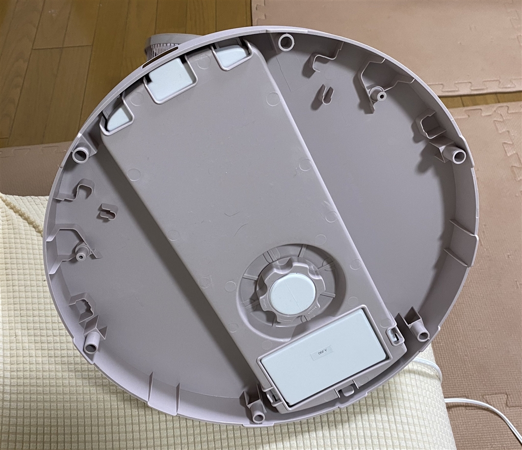 価格.com - YAMAZEN YKLX-SD30(BE) [ベージュ] あさとちんさんのレビュー・評価投稿画像・写真「台座の底板が無い」[659751]