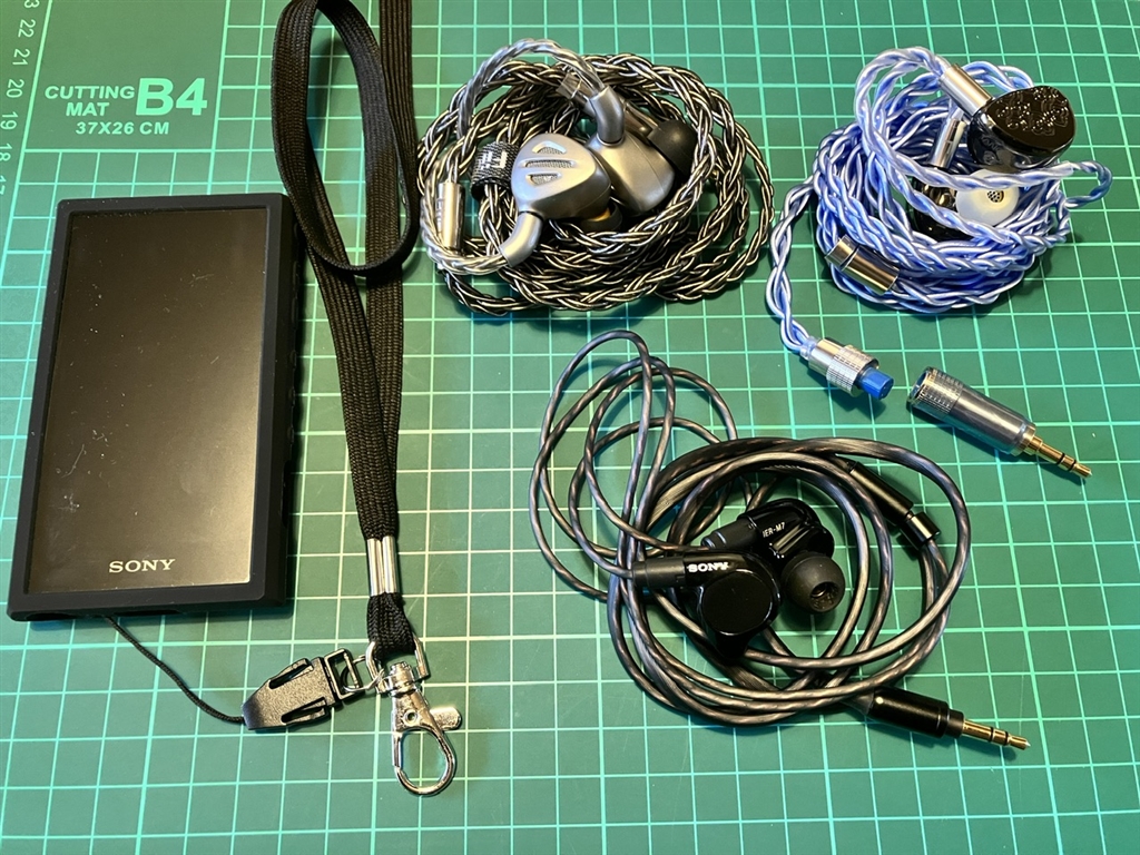 価格.com - 『上左fiio FH9.右Tangzu、手前M7(ケーブルは取回しの良いXBA-N3付属品を流用)』SONY NW-A306 ...