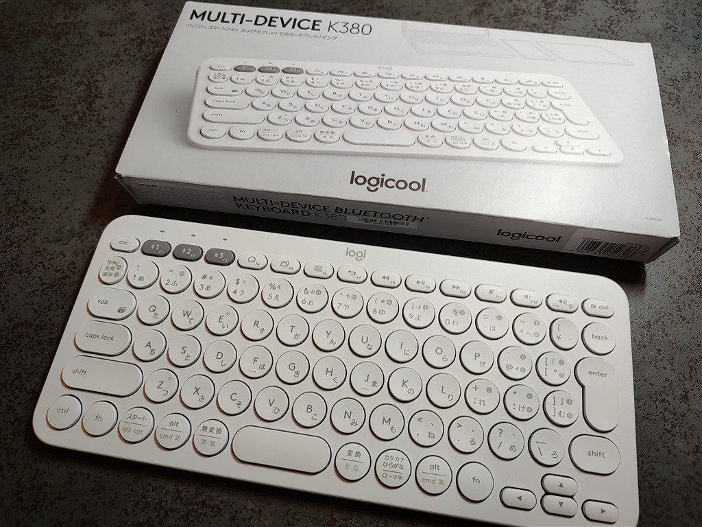 価格.com - ロジクール K380 Multi-Device Bluetooth Keyboard K380OW [オフホワイト] 鈴木啓一さんのレビュー・評価投稿画像・写真「リビング用の ...