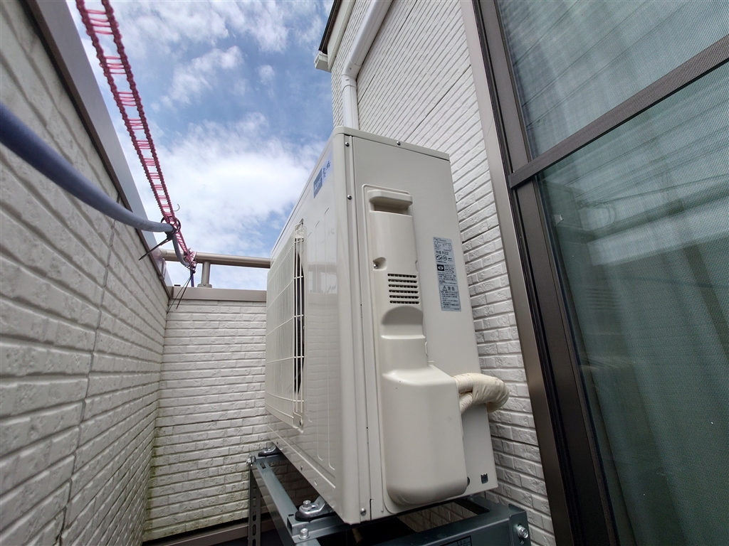 価格.com - 『【DIY】室外機』三菱電機 霧ヶ峰 MSZ-ZXV5623S-W [ピュアホワイト] GOLDJPさんのレビュー・評価投稿画像・写真「三階の暑い部屋へ設置」[693873]