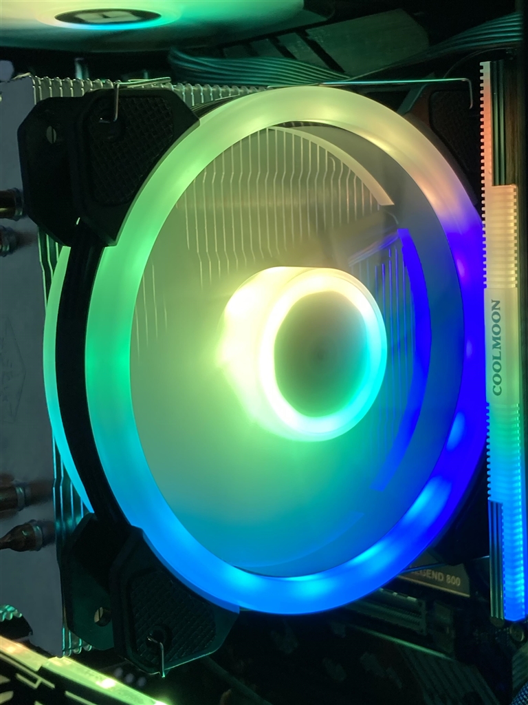 価格.com - 『CPUクーラーについているのが本機。外のリング発光は粒感がある。』GELID Solutions Stella FN ...