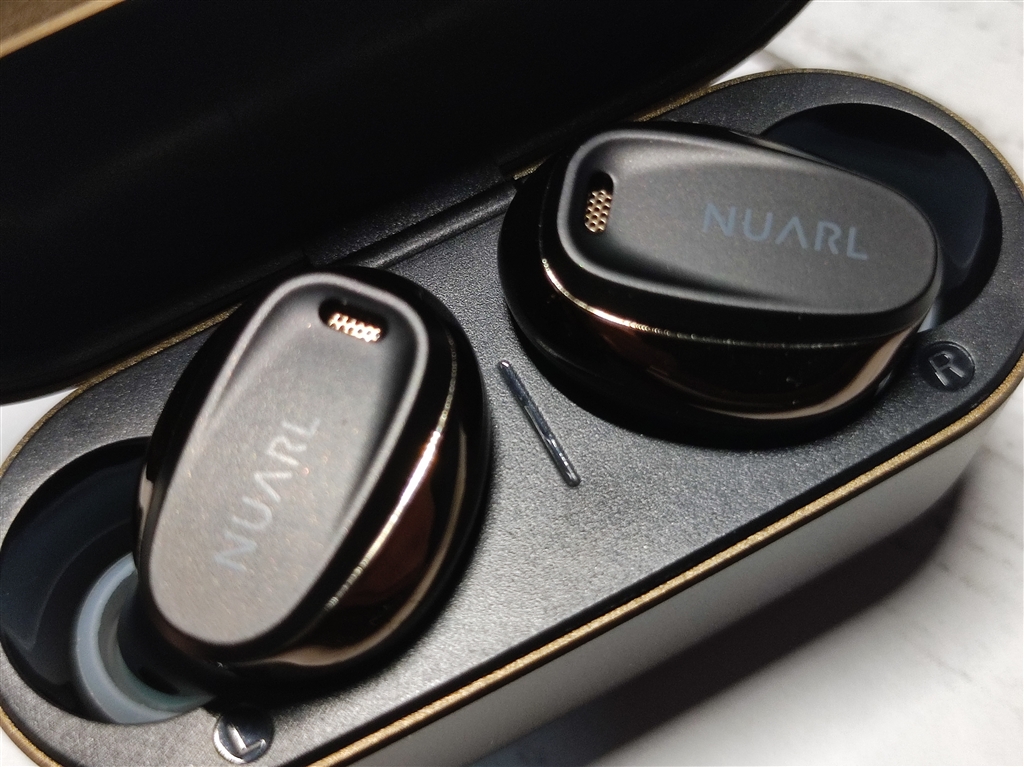 価格.com - 『イヤホン本体を取り出しやすいのは好印象』エム・ティ・アイ NUARL mini3-BG [ブラックゴールド] 野村ケンジさんのレビュー・評価投稿画像・写真「上品で上質な ...