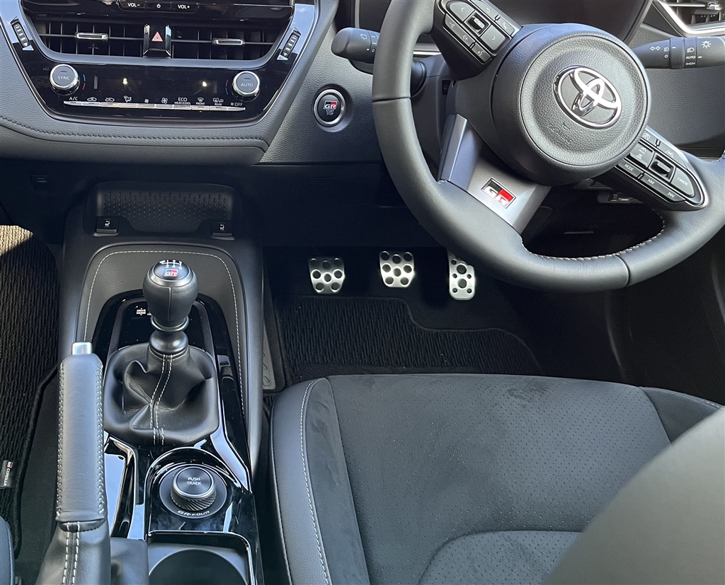 価格.com - 『内装の質感も高い』トヨタ GRカローラ 2022年モデル あかビー・ケロさんのレビュー・評価投稿画像・写真「TYPE R ...