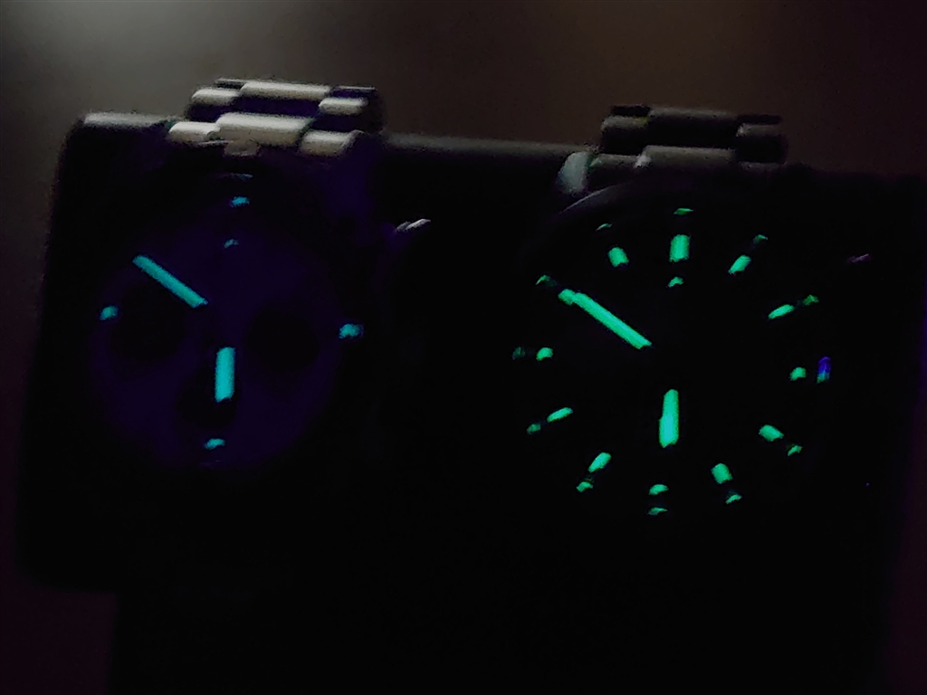 価格.com - 『ブレブレですが、暗い所での比較。』セイコー プロスペックス SPEEDTIMER ソーラークロノグラフ The Black ...