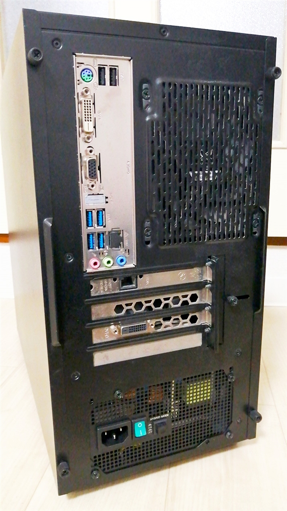 価格.com - 『背面はこんな感じです』Thermaltake Versa H17 CA-1J1-00S1NN-00 でんしろうさんの ...