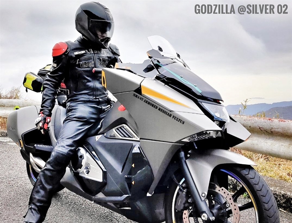 価格.com - 『カドヤ ブラックスターカスタムとシャークEvo-jetヘルメット』ホンダ NM4-02 ice_kさんのレビュー・評価投稿画像・写真「このバイクは非現実的な形をした『実用 ...