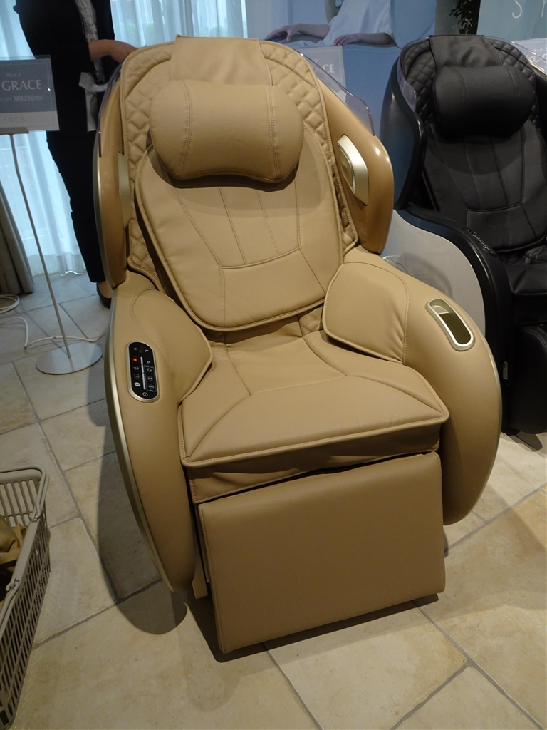 価格.com - 『フットレストを閉じた状態』フジ医療器 SYNCA CirC GRACE マッサージチェア L24 MR380 (CC) [ベージュ×ベージュ] 神野恵美さんのレビュー・評価 ...
