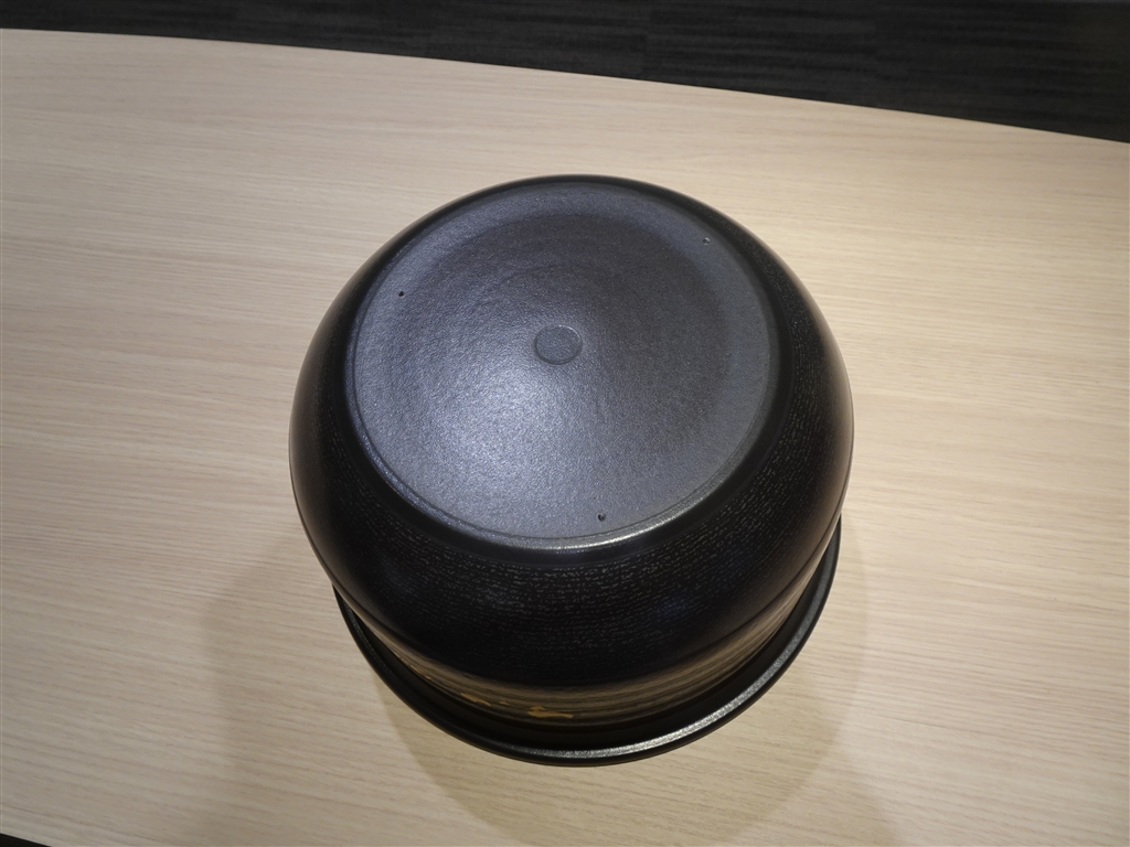 価格.com - 『内釜の底面』タイガー魔法瓶 土鍋ご泡火炊き JRX-G100-KG [エボニーブラック] 神野恵美さんのレビュー・評価投稿画像・写真「タイガー史上最高峰の高火力土鍋炊飯器が ...