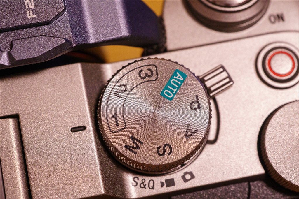 価格.com - 『モードダイヤル印字面がスカスカで、もう少し作り込んでほしいです』SONY α7CR ILCE-7CR ボディ [シルバー ...