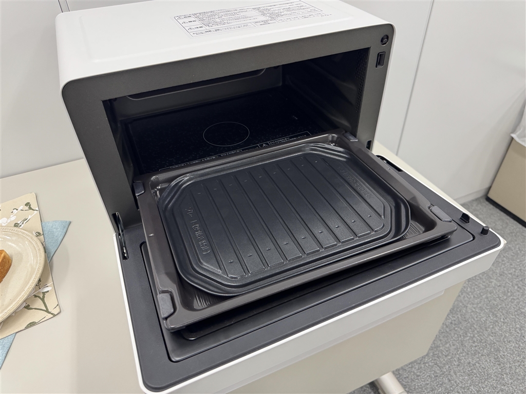 価格.com - 『角皿の上に焼きプレートを置いてトーストなどを焼く仕組み。』象印 EVERINO ES-KA18-WM [ペールホワイト] コヤマタカヒロさんのレビュー・評価投稿画像・写真 ...