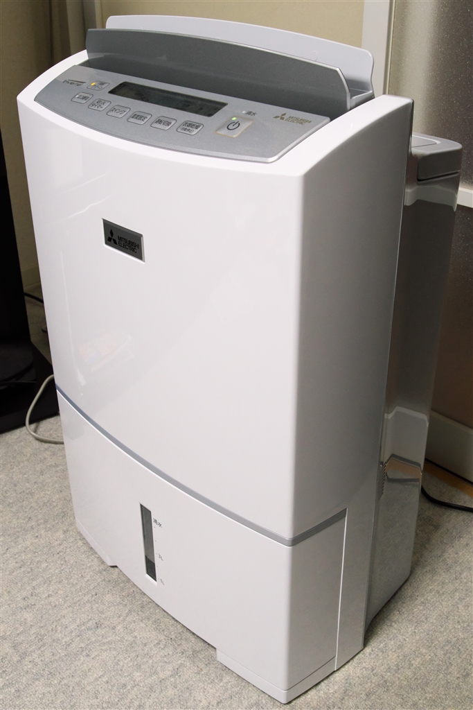 価格.com - 『大型の空気清浄機のような外観です。吸気口と排水ホース接続口は背面にあります。』三菱電機 MJ-PV250WX-W ...