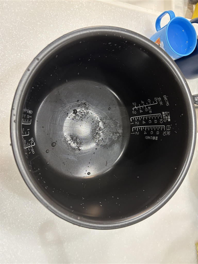 価格.com - 象印 炎舞炊き NW-FC18-WZ [絹白] utlionさんのレビュー・評価投稿画像・写真「内釜に深刻な焦げ付き」[768180]