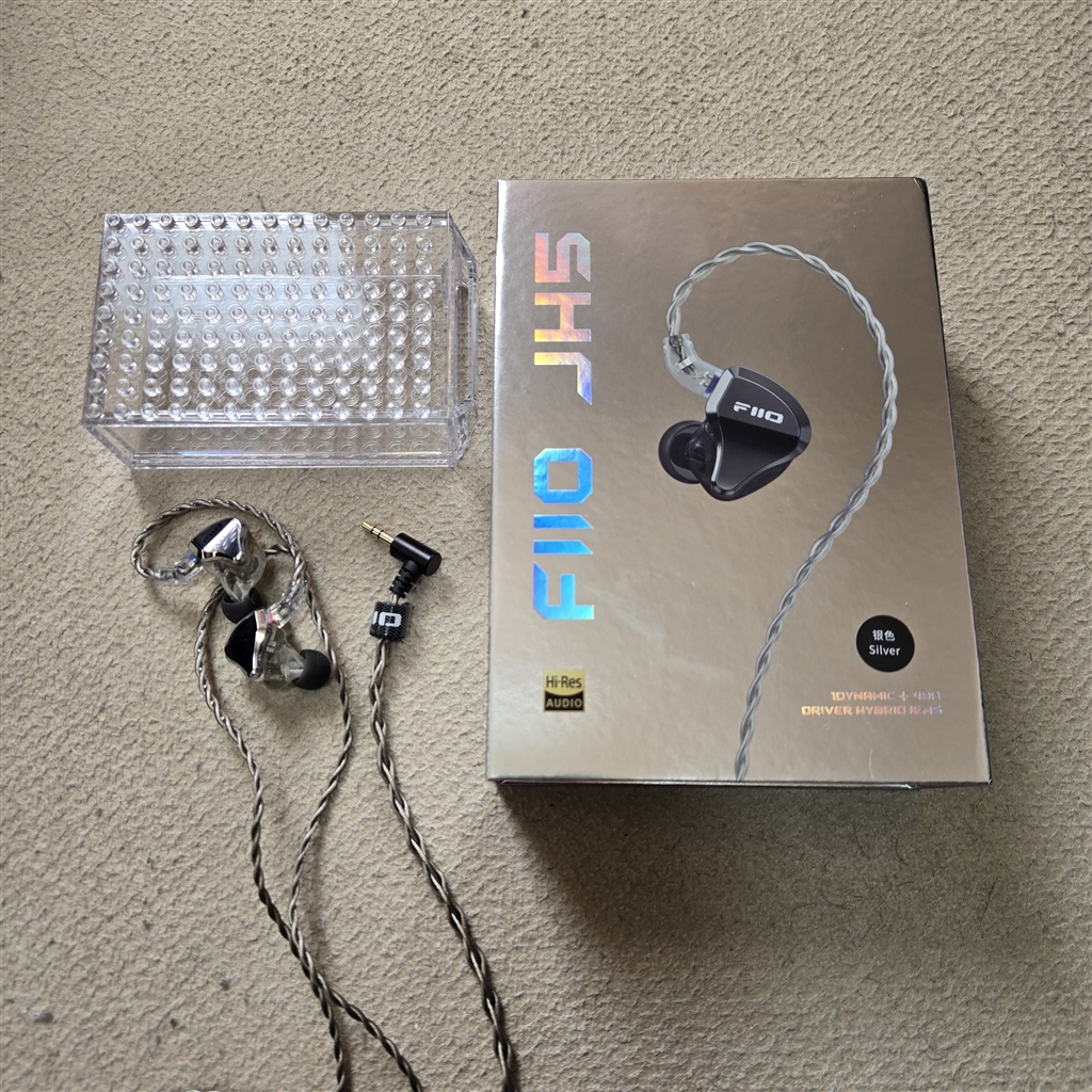 価格.com - 『パッケージ』FiiO JH5 FIO-IEM-JH5-S [Silver] rey-out 001さんのレビュー・評価投稿画像・写真「高コスパで本格的音質を楽しめます ...