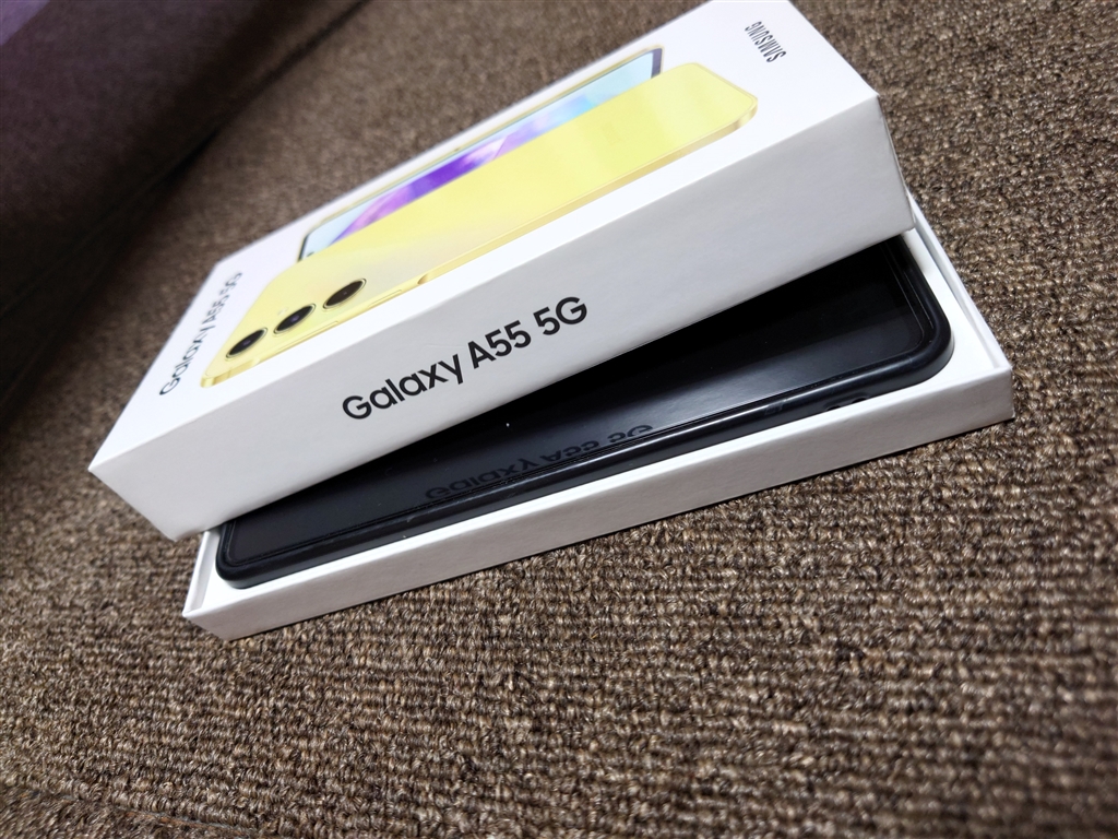 価格.com - 『上の箱に対し、下の本体の箱が薄すぎる。』サムスン Galaxy A55 5G SC-53E docomo [オーサムレモン ...