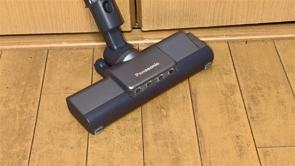 価格.com - 『LEDは床から高い位置に装着されている。』パナソニック