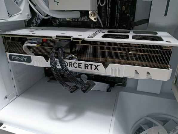 PNY GeForce RTX 4070 Ti 12GB VERTO LED トリプルファン White PNY GeForce RTX 4070 Ti 12GB VERTO LED トリプルファン White
