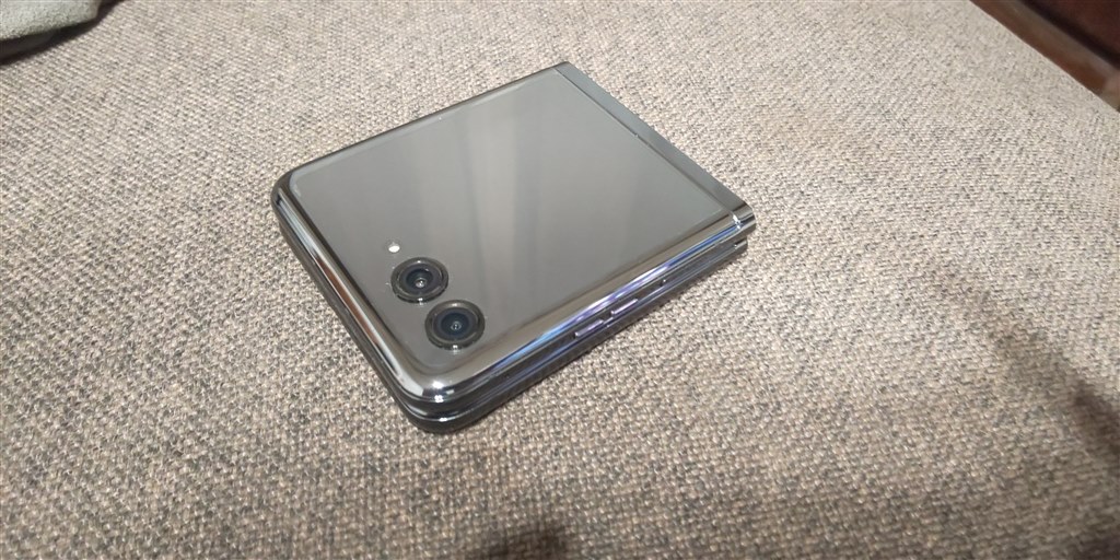外部ディスプレイが実用的で生活が変わった。』 MOTOROLA 外部ディスプレイが実用的で生活が変わった。』 MOTOROLA